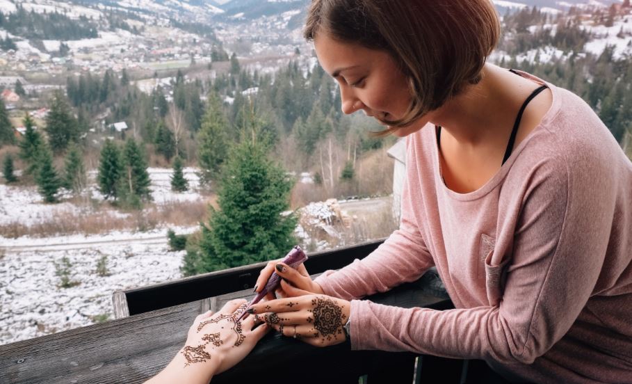 10 Simple ways to Remove Henna from Skin - DIY Homemade Tricks – The ...